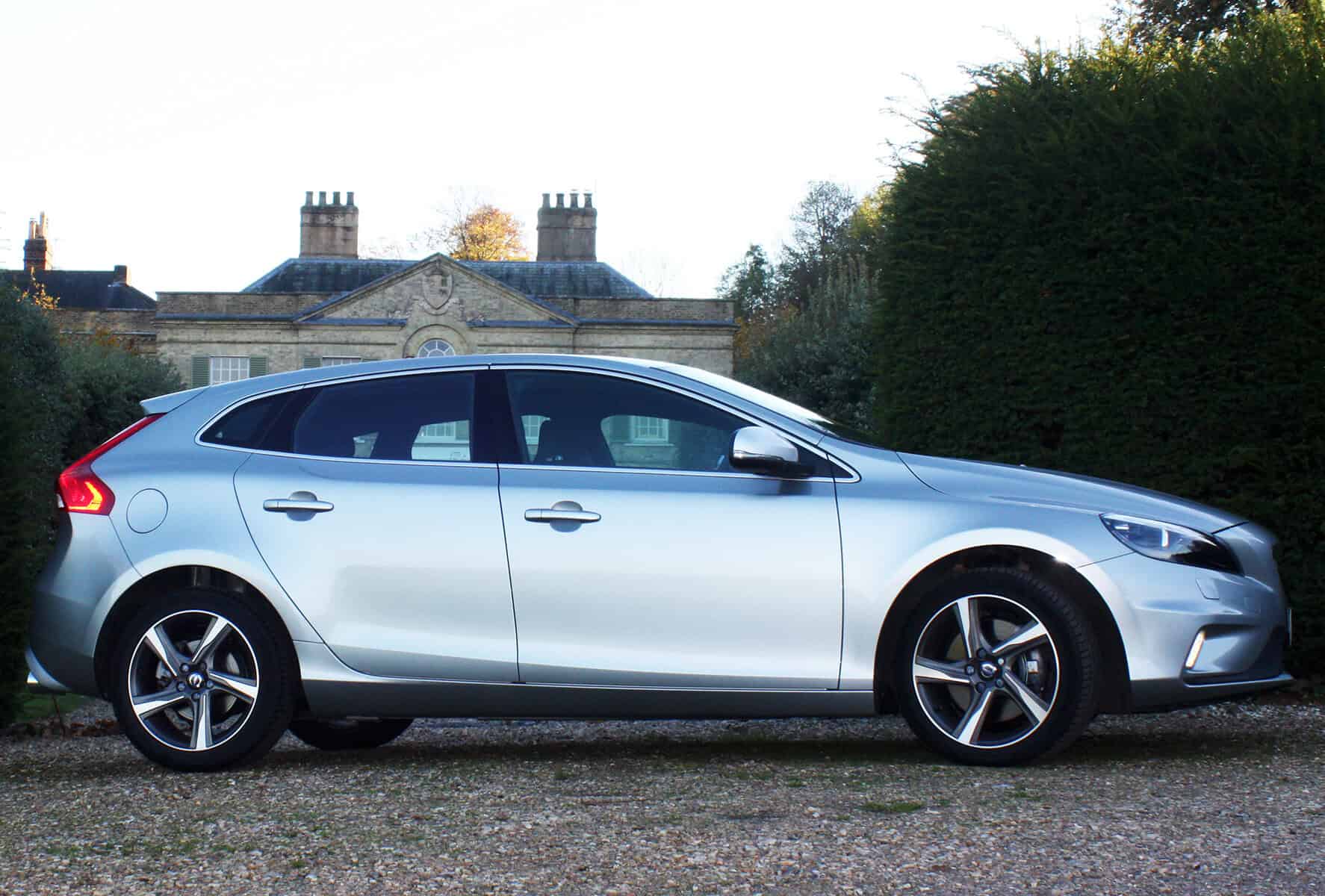 Volvo V40 D2 R-Design Lux Geartronic | SLS Motors